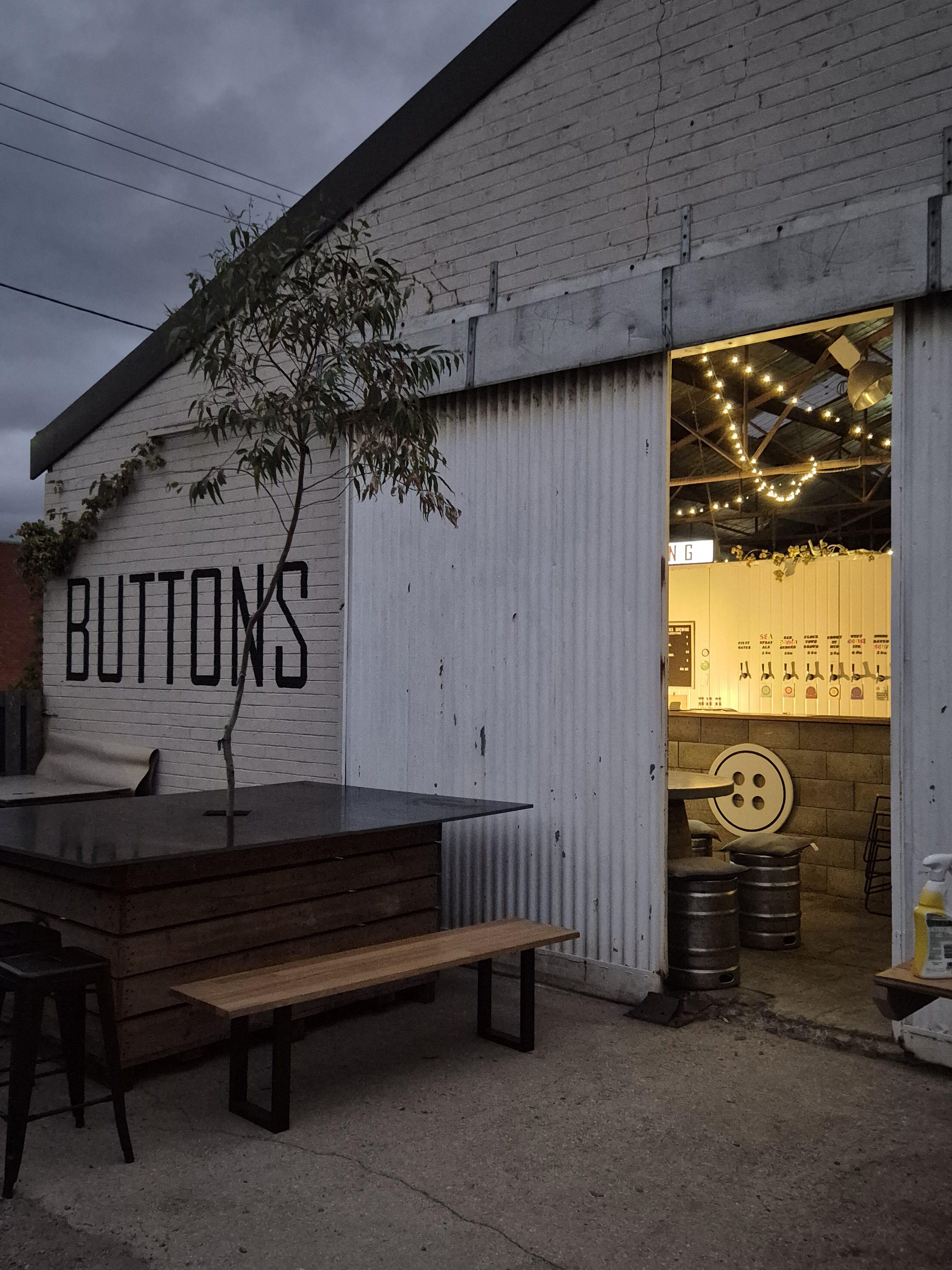 BUTTONS BREWING – Beer From the North-West